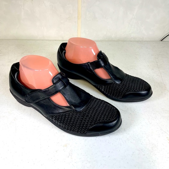 Beacon | Shoes | Stretchn Form By Beacon Adjustable Strap Black Women ...